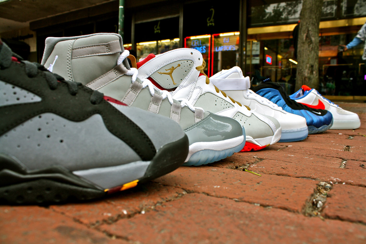 Moe's Sneaker Spot: Steinway Queens Grand Opening - Air Jordans ...